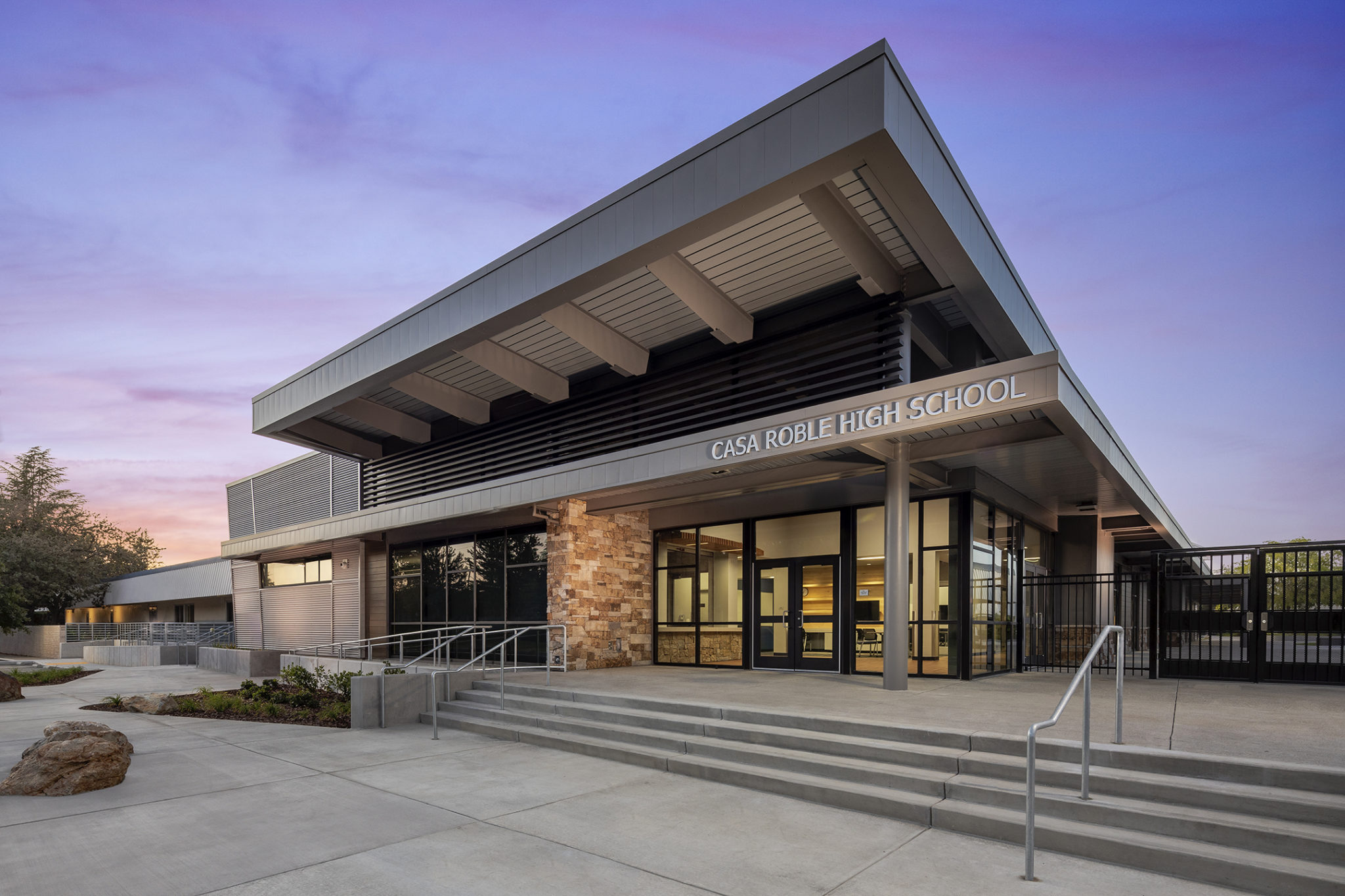 Casa Roble Fundamental High School | Vanir